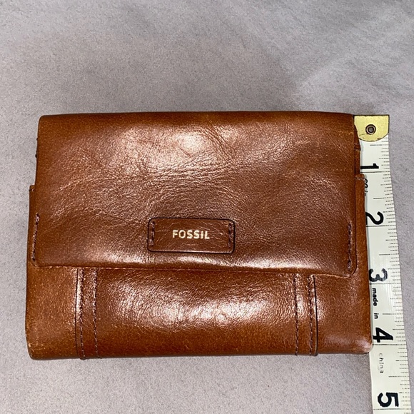 Fossil | Bags | Brown Leather Fossil Bifold Wallet | Poshmark